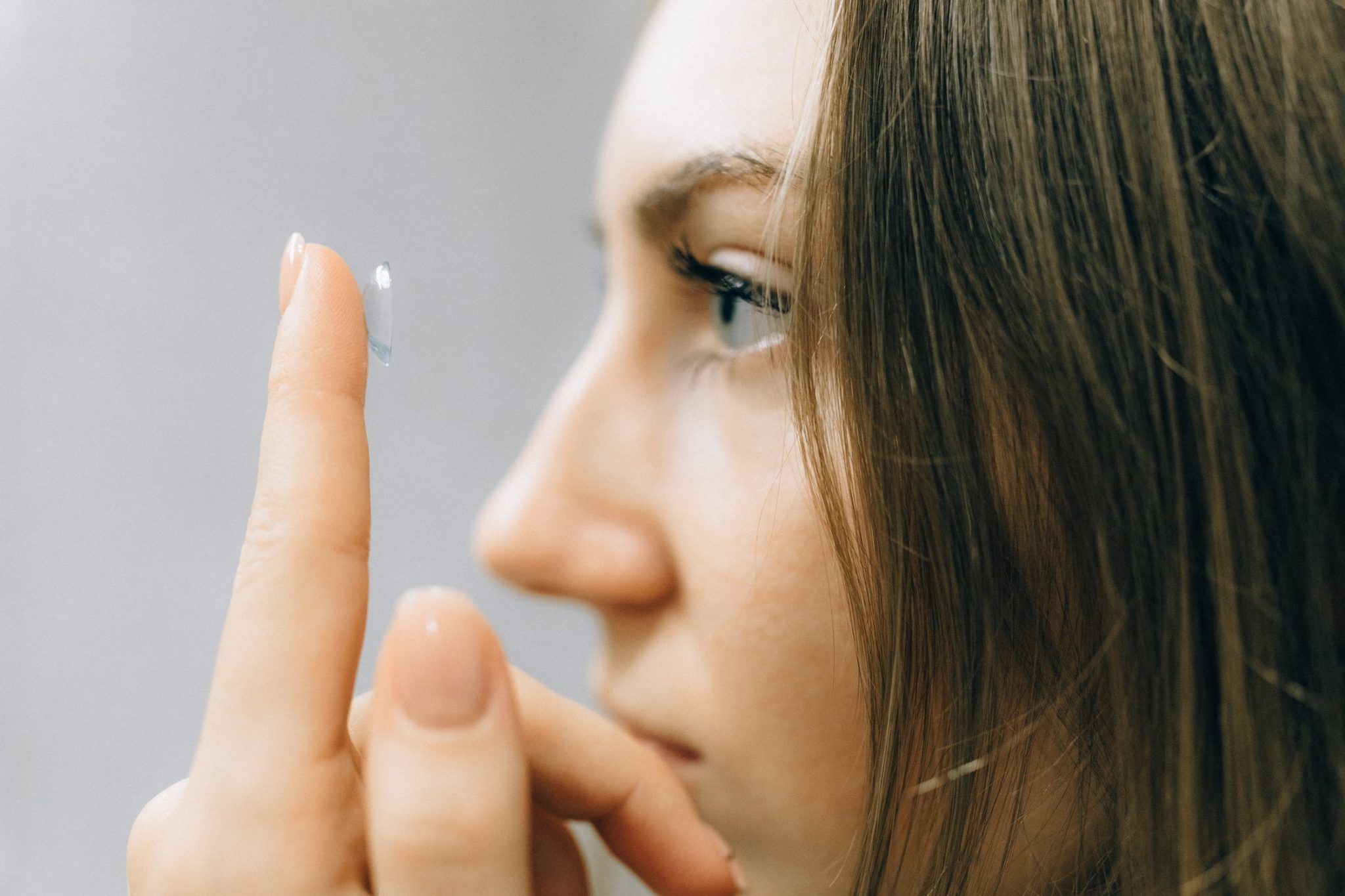 Comment bien choisir le type de lentilles de contact